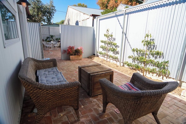 Dorset Cottage Oakbank, In The Heart Of The Adelaide Hills Wine Region. - Charleston