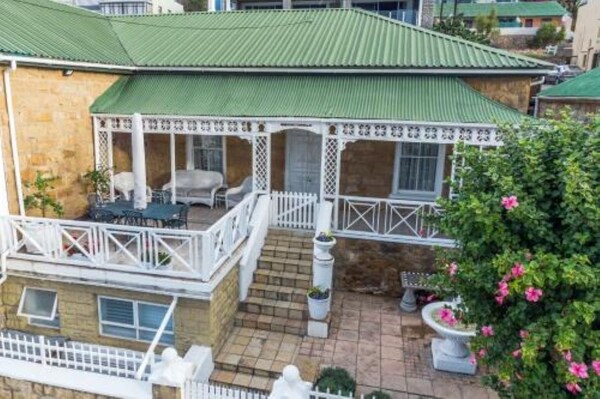 Historic Coastal Gem  3br, Wifi, Walk To Lighthouse, Museums & Eateries - Mosselbaai