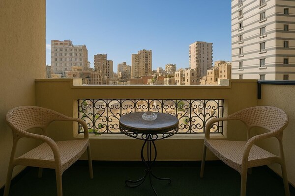 Downtown 2br- Smart Tv, Wi-fi,work Desks & Balcony - Alexandria