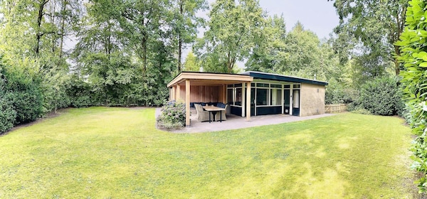 This Recently Renovated Cozy Vacation Bungalow Is Located In Front Of The Vacation Park De Kremmer In Gasselte And Is Near 'T Nije Hemelriek. A Maximum Of 2 Pets Are Welcome - Drenthe