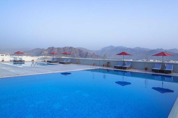 Cozy Queen Retreat | Peaceful Bayside Comfort - Fujairah