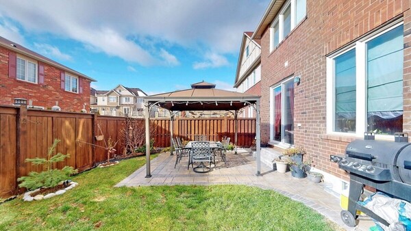 Beautiful 4 Br Home. Backyard Oasis. Chefs Kitchen - Milton