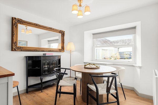 Luxury 2 Bedroom Cottage, With Private Courtyard And Garden. - Killin