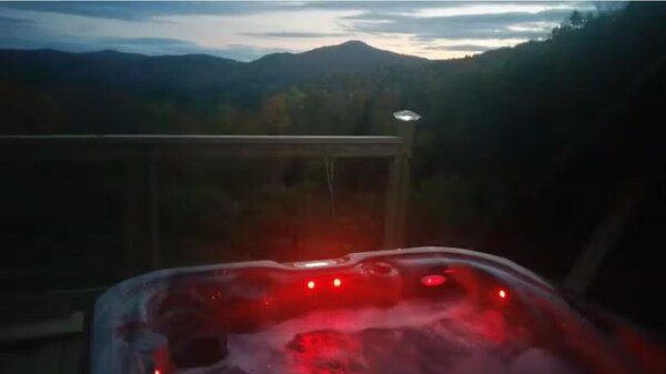 Historic Hilltop Farmstead With Sweeping Views & Private Hot Tub - Braintree, VT