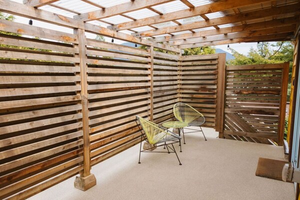 Goodnight Den Suite- Sleeps 2 -Downtown Tofino - Tofino