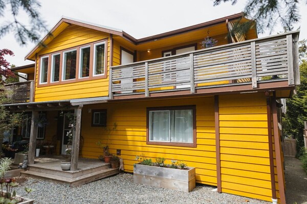 Lone Cone Lounge - Sleeps 2 - Downtown Tofino - Tofino