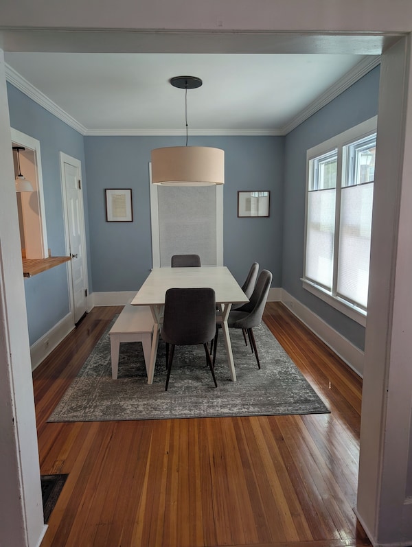 Park Avenue 3 Bedroom, Enjoy Everything The Neighborhood Has To Offer! - Rochester, NY