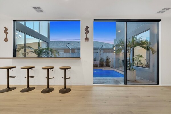 Luxe Designer House With Pool, Cinema & Gym - Koo Wee Rup