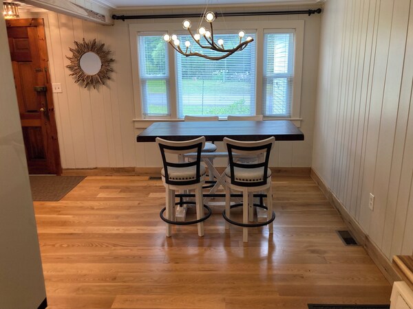 3-bedroom House In Enchanting Mayfield 5 Minutes From The Lake - Gloversville, NY