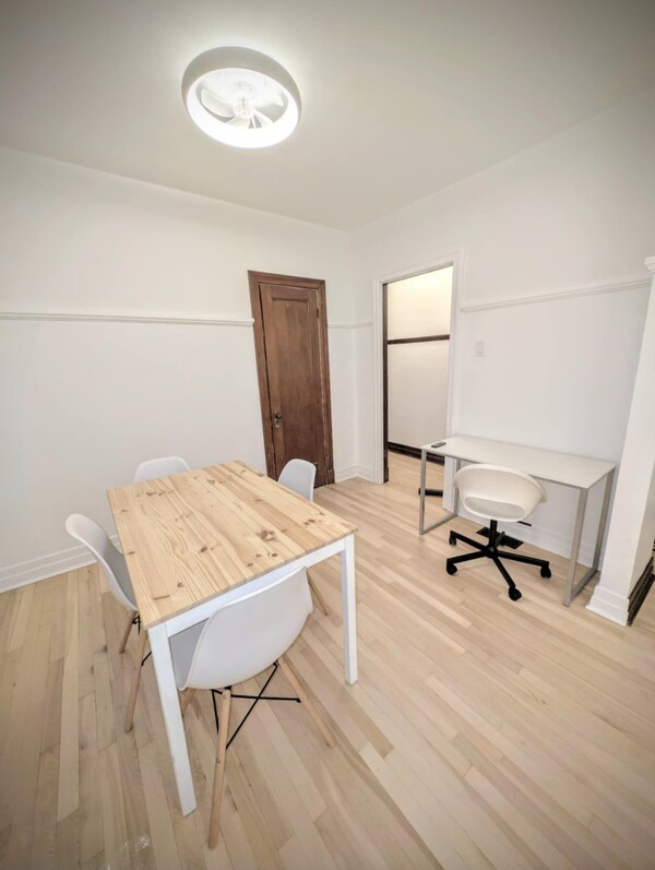 Apartment Just 5 Minutes From The Olympic Stadium And Right In The Park! - Quebec