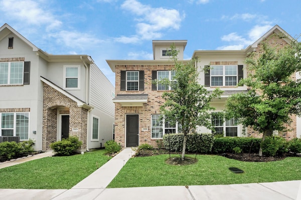 Charming 3-bedroom Just 20 Miles From Downtown Houston - Humble, TX