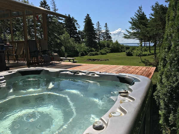 Ocean Front Cozy Cottage Home On Private Beach & Boardwalk With Pool - New Brunswick