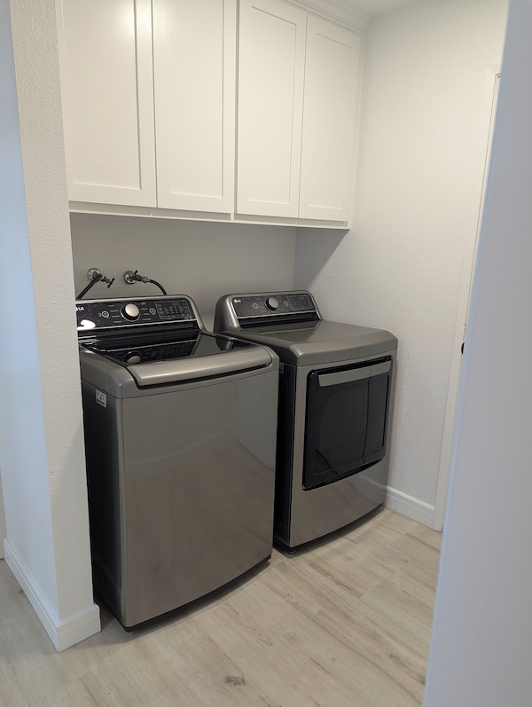Spacious 6-bedroom House In Marvelous Clovis With Wifi, Ac - Clovis, CA