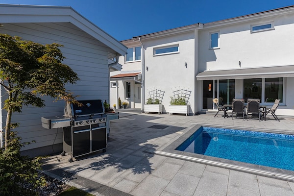 Exclusive Accommodation With Pool & Fireplace - Estocolmo