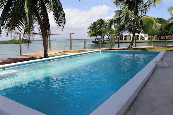 Entire 3- Unit Flat Placencia - Placencia