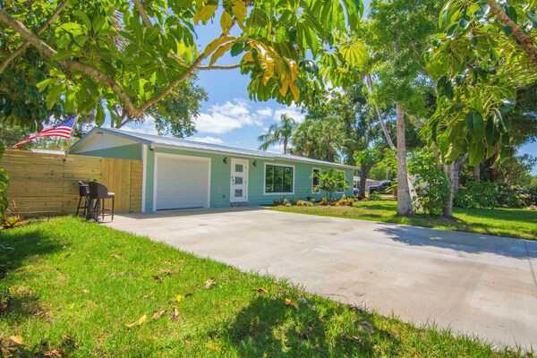 Charming, Fully Renovated  3bd/2bth House In Awesome Vero Beach. Dogs Welcome! - Vero Beach, FL