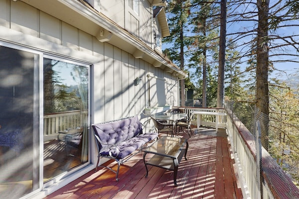 Charming Dog-friendly Home With Fireplace, Deck + Pool Table & Wifi - Hesperia, CA