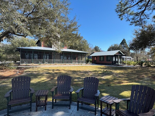 Relaxing Cottage Getaway On The Lake With Full Water Access. Sleeps 12. - Moncks Corner, SC