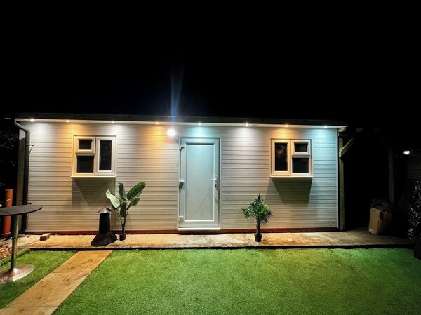 Luxe 1b Chalet Ltn Airprt,l&d Hospital, Whipsnade Zoo,fast Access To London - Hertfordshire