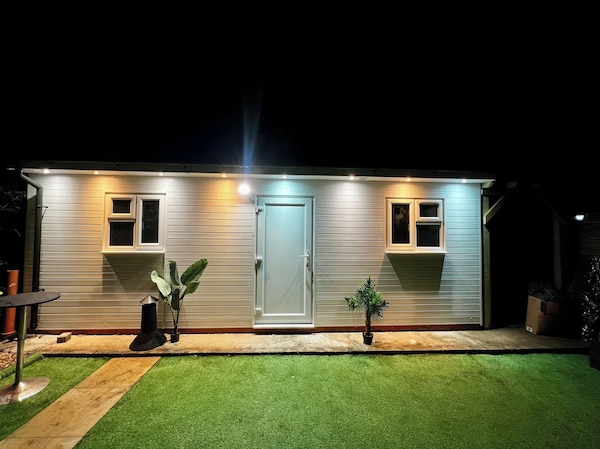 Luxe 1b Chalet Ltn Airprt,l&d Hospital, Whipsnade Zoo,fast Access To London - Luton
