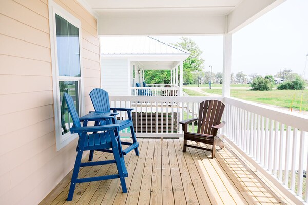 Coral Cottage, New Beach House W/heated Pool - Gulfport, MS