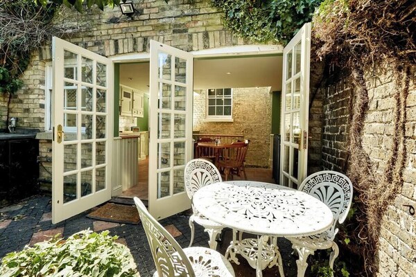 Historic Georgian Cottage On Midsummer Common - Cambridgeshire
