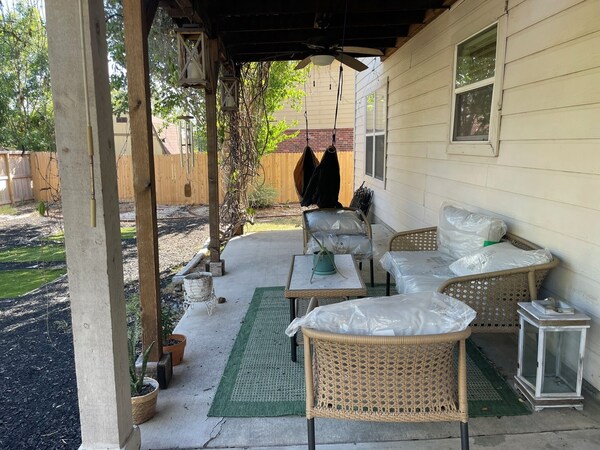 Centrally Located 4bed & 2.5bath - Universal City, TX