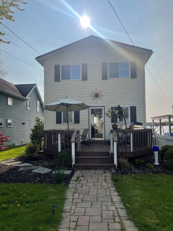 Charming Lakefront - Waterfront 2-bedroom 2-bath On Conesus Lake - Pet Friendly - 리마