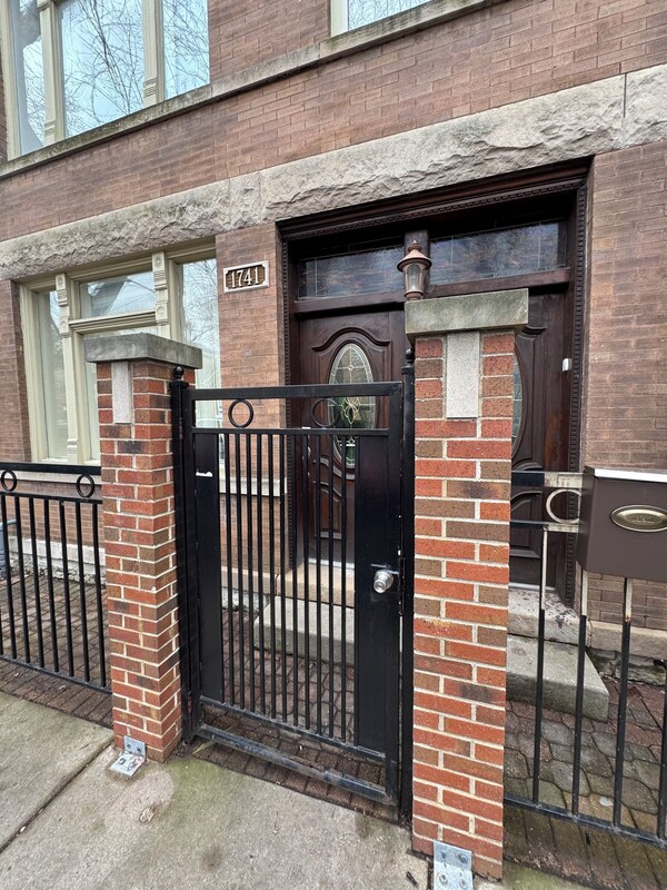 Modern 1-bedroom Apartment With 1 Free Parking, Whirlpool Bathtub,full Kitchen - Lincoln Square - Chicago