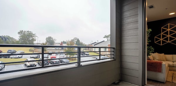 Luxe Modern Loft, Great For Long Stays W/king Beds - Spartanburg
