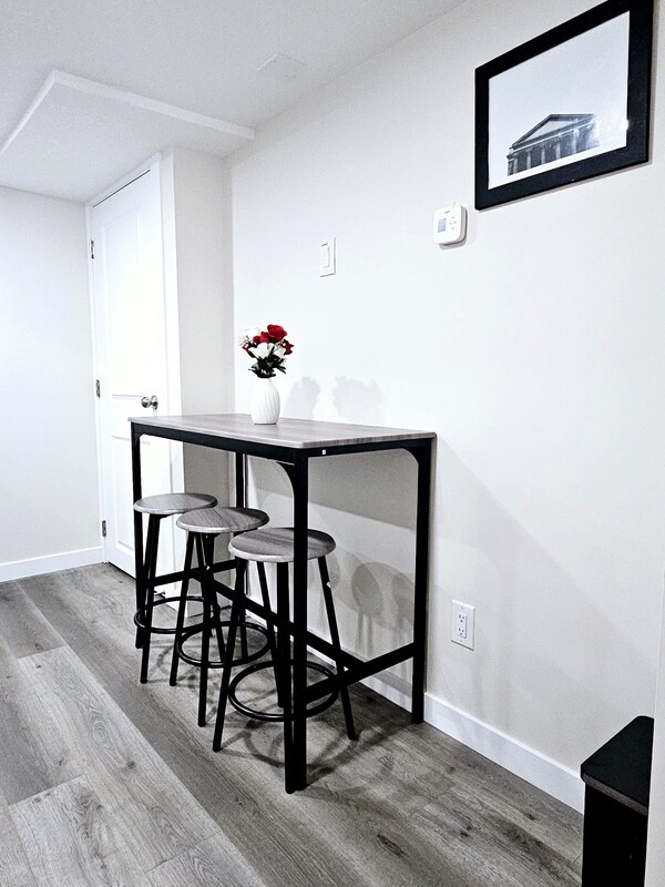 A Cozy Home Away From Home Located In The Beautiful Neighborhood Of Mcconachie. - Alberta