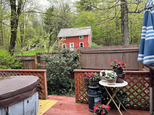 Bumble Bear Inn In Bolton Landing - Bolton Landing, NY