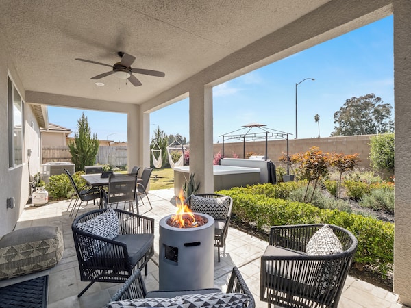 Brand New, Hot Tub, King Suite, Bbq, Fire Pit! - Fresno, CA