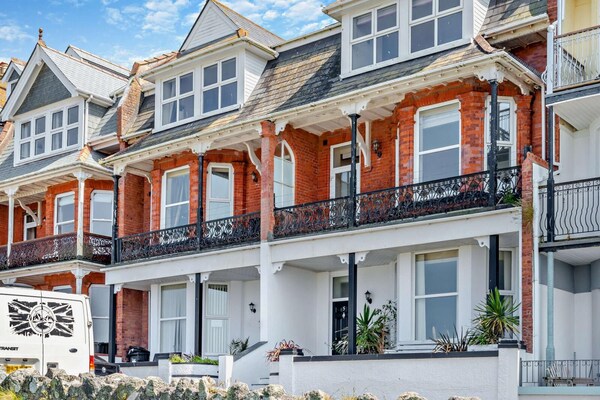 Spacious Refurbished Penthouse -  Seafront Views Over Towan Beach/atlantic Ocean - Holywell