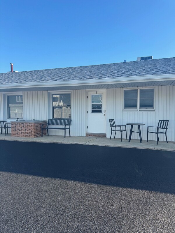 Newly Renovated Beach Bungalow With Parking - Manasquan, NJ