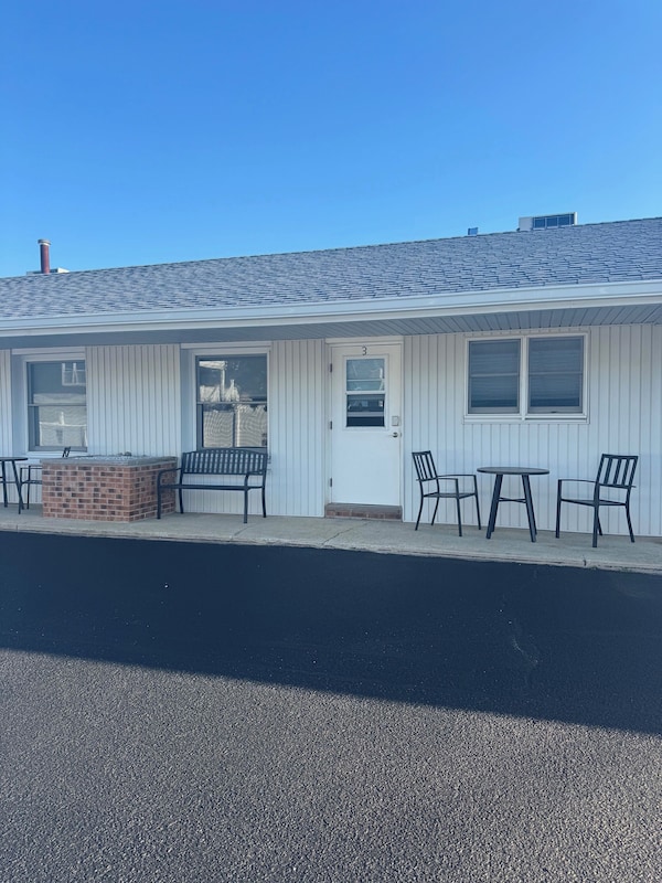 Newly Renovated Beach Bungalow With Parking - Manasquan, NJ