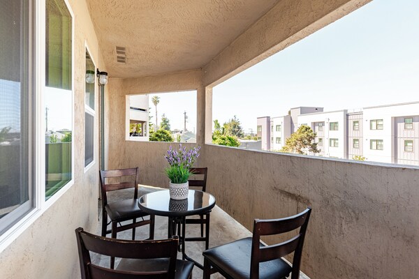 Modern 3-bedroom 2 Bathroom Suite With Ac, Perfect For Family And Work Group - Grape Expectations, Richmond