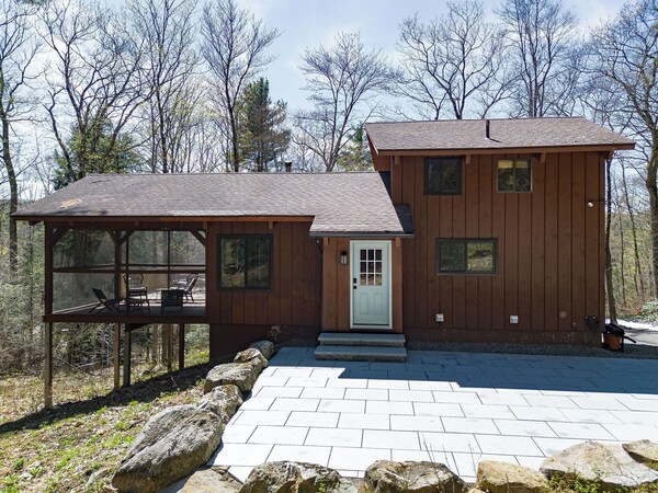 Private Mountain Retreat On 5 Acres - The Berkshires, MA