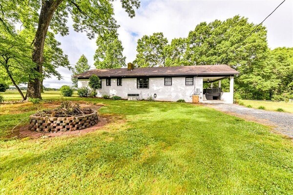 Newly Renovated Ranch On Peaceful 1-acre - Monroe, NC
