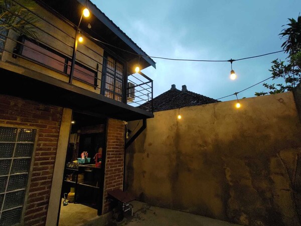 Charming 1-bedroom House With Ac, Wifi In Amazing Nusa Tenggara Bar - Mataram