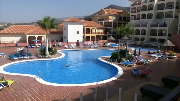 Charming 1-bedroom Apartment In Brilliant Arona With Wifi, Ac - Los Cristianos