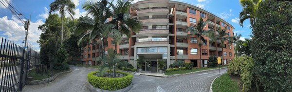 Modern Apartment With Swimming Pool In Medellin Pie Del Cerro - Medellín