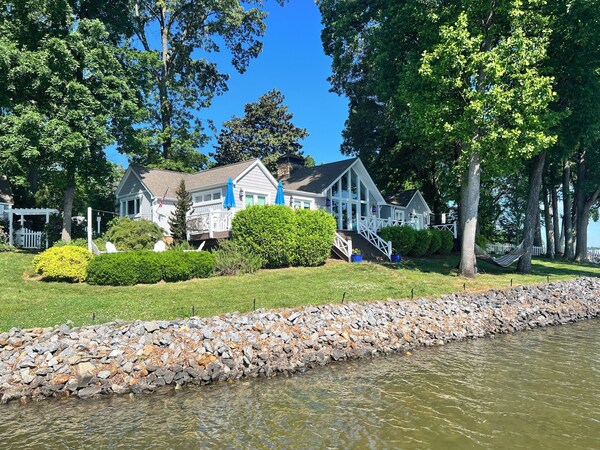 Stunning Sunrises & Water Views In This 4 Bedroom Cottage On Lake Norman! - Lake Norman, NC