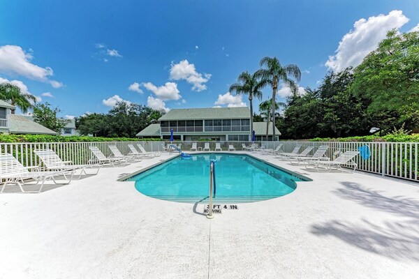 Perfect For Snowbirds & Relocators  2br Condo W/ Garage In Sunny Bradenton! - Ellenton, FL