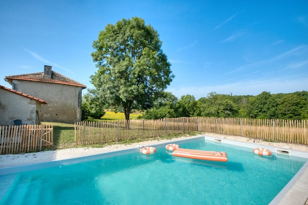 Le Poirier Dordogne  15 Pers, Piscine Privée, Terrasse, Grand Gîte De Charme Au Calme - Ribérac