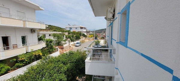 Charming Hotel With 11 Bedrooms And Wifi, Ac In Fantastic Ksamil - Kassiopi