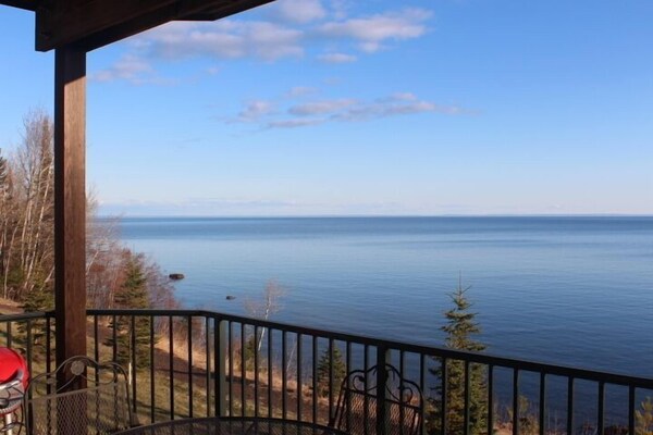 Amazing Lake Views | 1br W/ King Suite | Pools - Two Harbors, MN