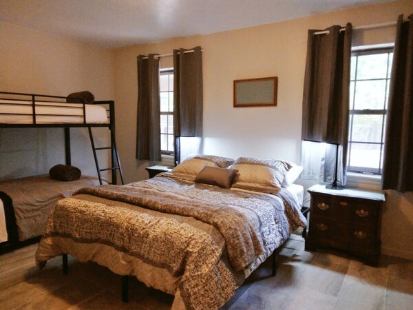 Farm Retreat W/ 2 Houses-cabin & Farmhouse- 6 Bedrooms 3 Baths On 50 Acres - Tyler, TX