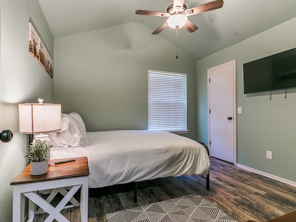 Serene Modern Farmhouse On 2 Acres - Lake Thunderbird, OK