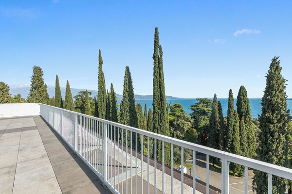 Sonia Sweet Love With Shared Pool, Gardone Riviera, Italy - Gardone Riviera